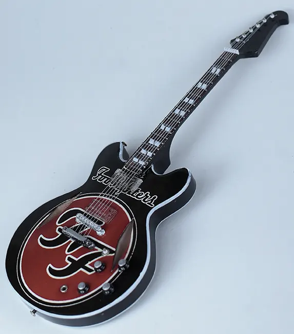 Miniature guitar replica Foo Fighters logos - Dave Grohl